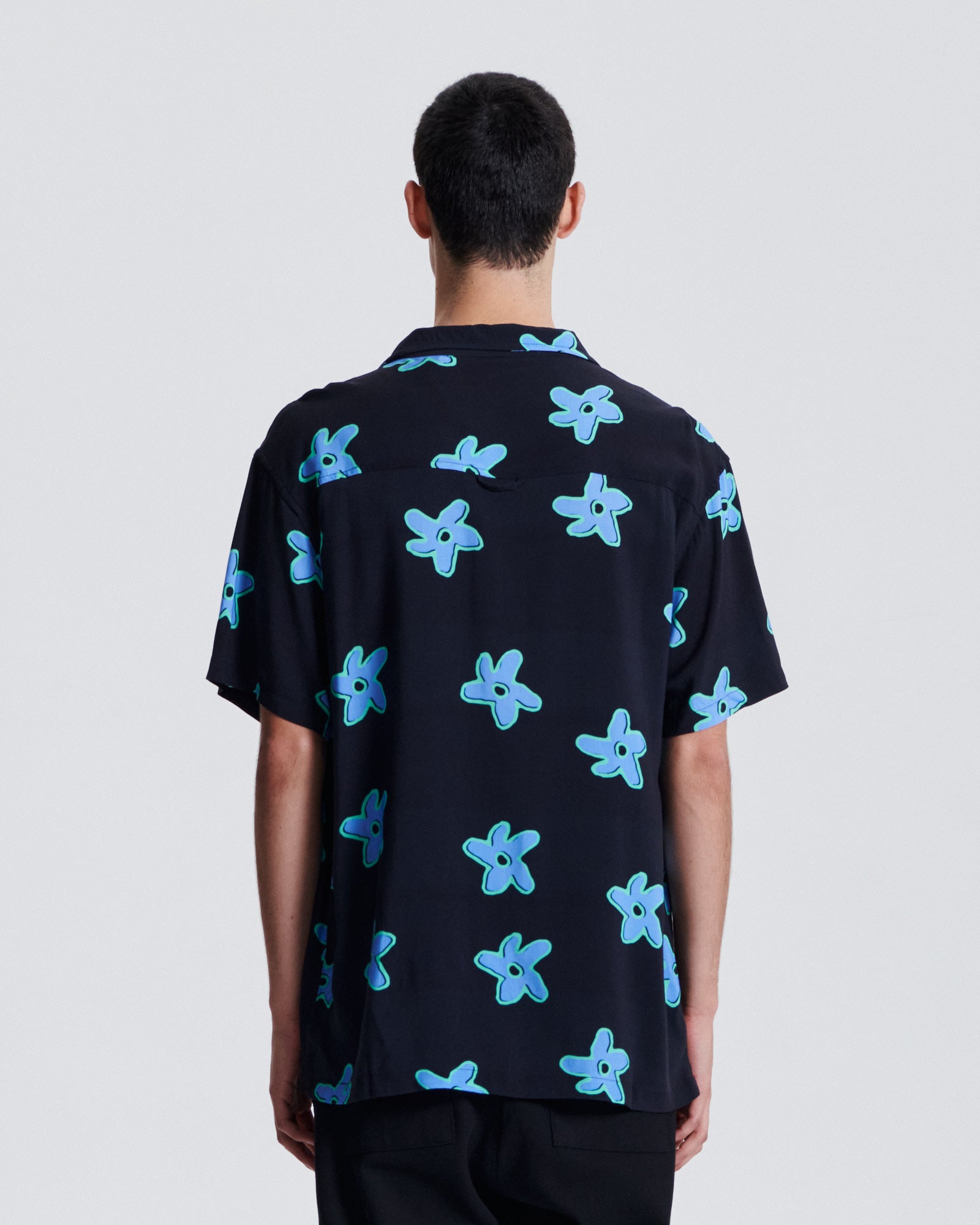 Seeker SS Resort Shirt - Black – The Critical Slide Society